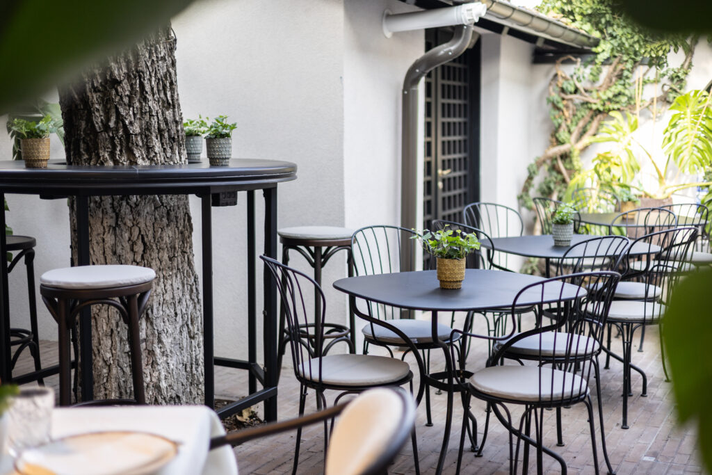 Zexe Interbelic – Restaurant Ploiești